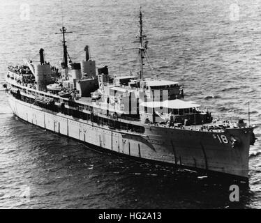 USS Orion (AS-18) underway un the mid-1970s Stock Photo - Alamy