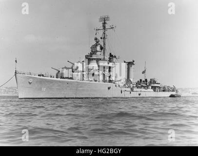 USS Quick (DMS-32) at anchor c1946 Stock Photo - Alamy