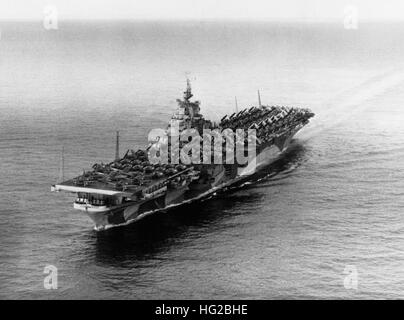 USS Ticonderoga (CV-14) off San Diego, September 1944 Stock Photo - Alamy