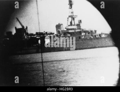 USS Houston (CA-30) seen through the sight of an Australian 102 mm gun ...