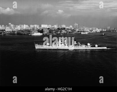 USS Mullinnix (DD-944) off Rio de Janeiro on 14 July 1958 Stock Photo ...