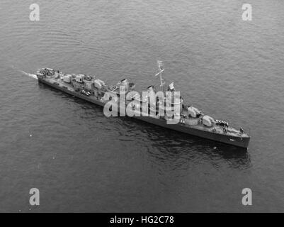 USS Strong (DD-467) underway in 1942 Stock Photo - Alamy