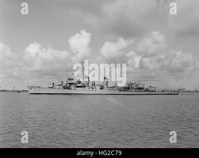 USS Daly (DD-519) underway on 14 July 1952 Stock Photo - Alamy