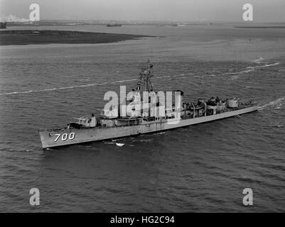 USS Haynsworth (DD-700) underway on 3 July 1953 Stock Photo - Alamy