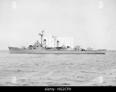 USS Manley (DD-940) underway c1959 Stock Photo - Alamy