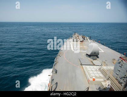 USS STOUT (DDG 55) STRAIT OF HORMUZ TRANSIT 160628 Stock Photo - Alamy