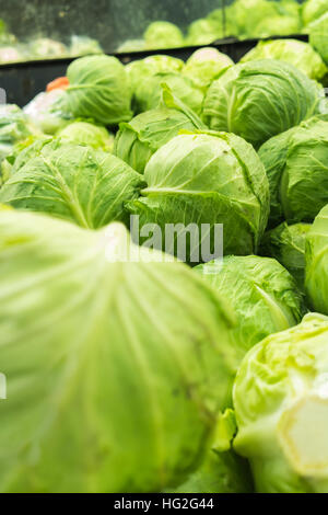 Pile of green and fresh cabbage at grocery store Stock Photo - Alamy
