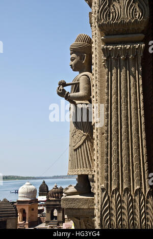 India, Madhya Pradesh, Maheshwar, Statue at the Ahilya Fort in ...