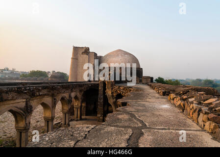 Begumpur Mosque in Jahanpanah Stock Photo - Alamy