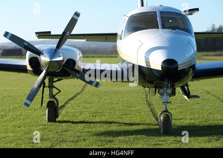 Piper Pa-31 Navajo executive aircraft twin engine propeller airplane ...