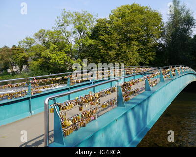 The lock bridge over the river wye in Bakewell, Derbyshire Stock Photo ...