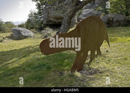 Life-size replica of prehistoric Mylodon at Monumental Natural Cueva de ...