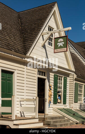 Colonial Williamsburg milliner shop Stock Photo - Alamy