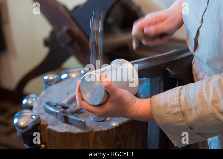 Colonial Williamsburg craftsman in the James Geddy silversmith shop Stock Photo - Alamy