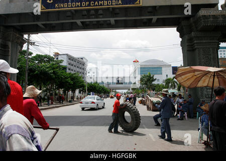 ARANYAPRATHET / POIPET BORDER CROSSING, CAMBODIA / THAILAND - 14 Stock ...