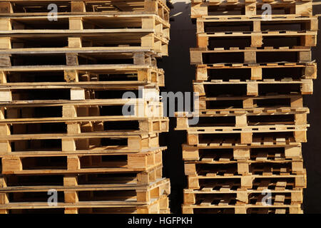 wooden pallet overlap in warehouse Stock Photo - Alamy