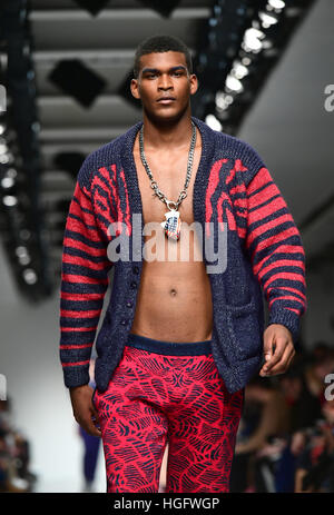 Sibling catwalk - London Fashion Week 2014 Stock Photo - Alamy