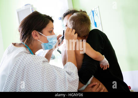 PEDIATRIC EMERGENCY UNIT Stock Photo - Alamy