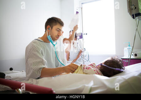 PEDIATRIC EMERGENCY UNIT Stock Photo - Alamy