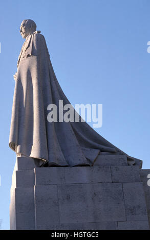 King George V statue outside Westminster Abbey London Stock Photo - Alamy