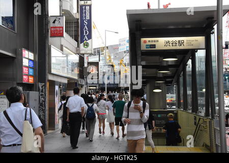 commuters during Tokyo rush hour, Japan Stock Photo - Alamy