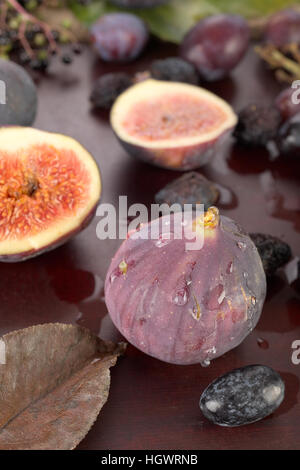 fresh fig fruit Stock Photo - Alamy