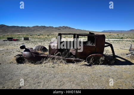 Middlegate, Nevada, USA. 13th July, 2016. Fredda, left, and Russ ...
