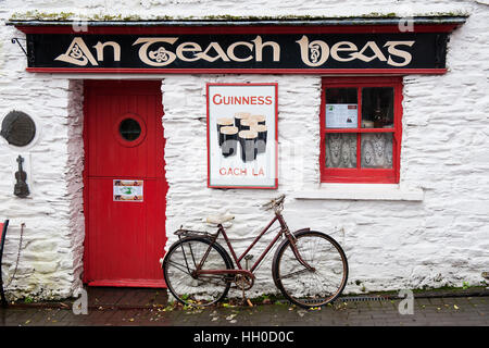Traditional Irish Bar in the West of Ireland with its colourful Stock ...