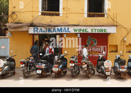 Wine store in Goa, India Stock Photo - Alamy