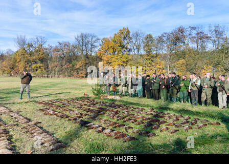 Hluboka nad Vltavou (Frauenberg): Halali toot tooting with horn, layout ...