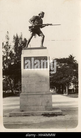 Askari First World War memorial statue on Samora Avenue, Dar Es Salaam ...