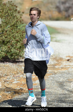 Justin Bieber goes for a run on a steep trail in Los Angeles Featuring ...
