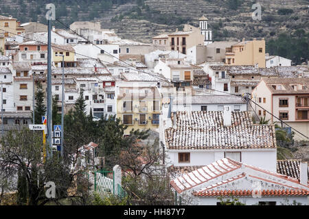 Benidorm, Spain. 18th January, 2017. Snow on the mountains beyond ...