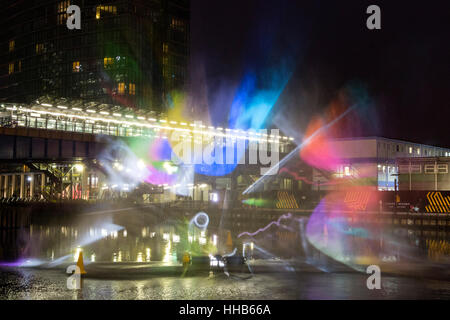 Water Wall by Andrew Bernstein and Gregory St. Pierre at Canary Wharf ...