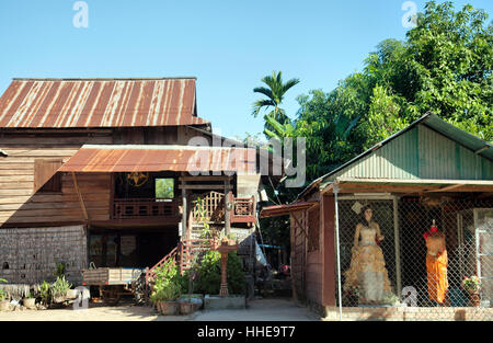 House in Preah Dak Village in Siem Reap in Cambodia Stock Photo - Alamy