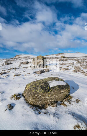 Crummack Dale Norber Erratic Boulders in winter in monochrome Stock ...