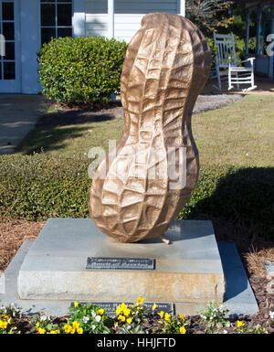 The Giant Peanut in Dothan, Alabama celebrates the city’s title as the ...