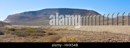 The new border fence between Israel (Negev Desert) and Egypt (Sinai ...