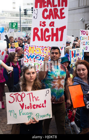 Pittsburgh, USA. 21st January, 2017. Thousands gathered in Pittsburgh ...