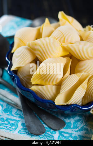 Big Italian pasta shells for stuffing, uncooked Stock Photo - Alamy