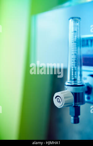Wall-mounted close-up of oxygen flow meter oxygen in a hospital Stock ...