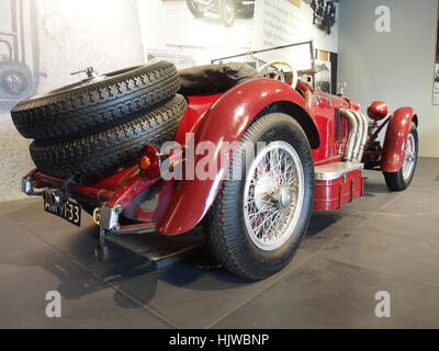 The 1929 Mercedes-Benz SSK is an iconic luxury sports car renowned for ...