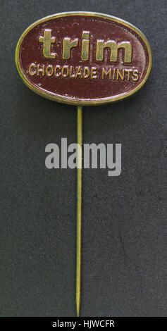 The Trim chocolade mints advertising pin, a vintage promotional item ...
