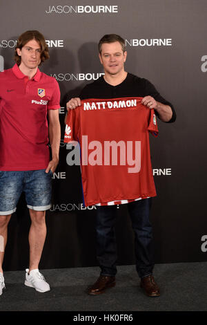 Actor Matt Damon receives shirt of Atletico Madrid Football Club in ...