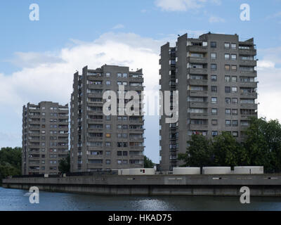 Thamesmead tower blocks and Southmere lake Stock Photo - Alamy