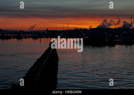 Waterfront Park of Martinez, California, USA, featuring the docks ...