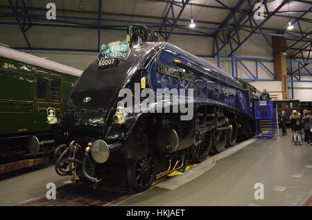 The LNER Class A4 4498 Pacific steam locomotive Sir Nigel Gresley ...