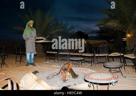 Bedouins sitting by bonfire, Merzouga, Meknès-Tafilalet Region ...