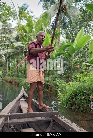 boatman kerala backwaters Stock Photo - Alamy