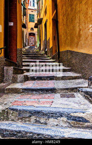 Alley in the old town, Vernazza, Cinque Terre, province of La Spezia, Liguria, Italy Stock Photo ...